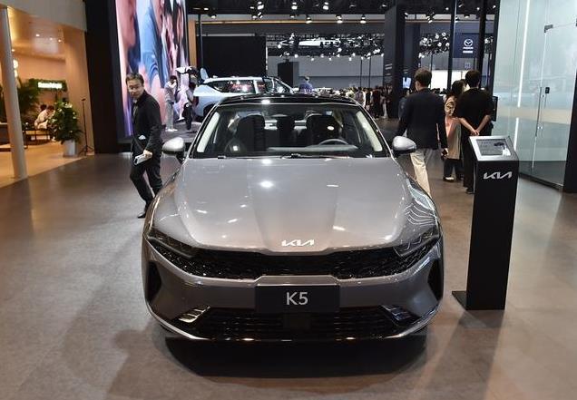 从20.68万降到12.59万，配2.0T 8AT，宁愿降价也不停产_新闻看看