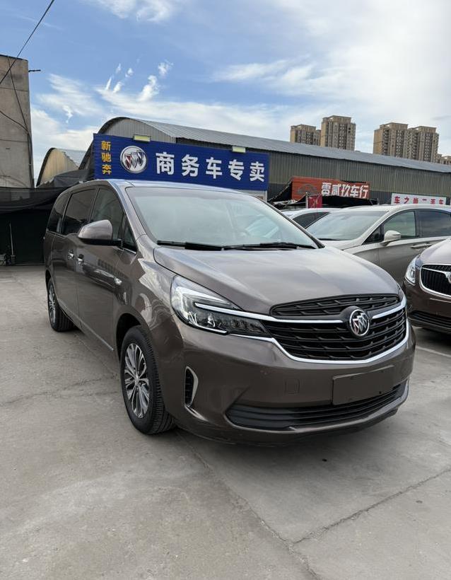 12.68万买别克GL8，5.9万公里值不值？空间配置全揭秘_新闻看看