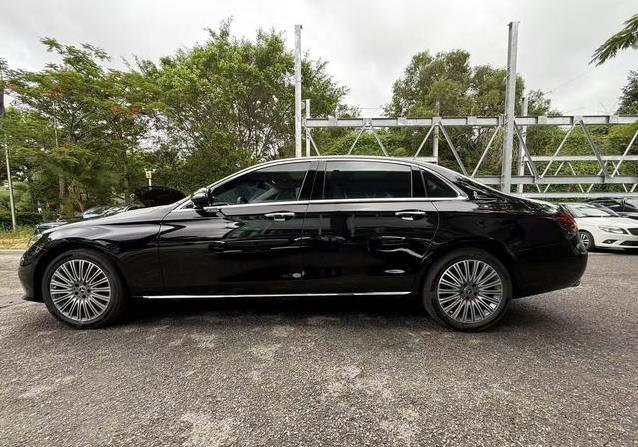 35.9万入手准新奔驰E300L，豪华配置拉满，值不值？_新闻看看
