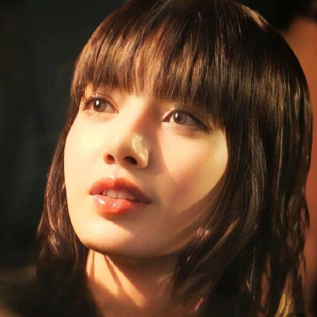 暗黑系小魔女！Lisa活动造型曝光_娱乐频道_中华网